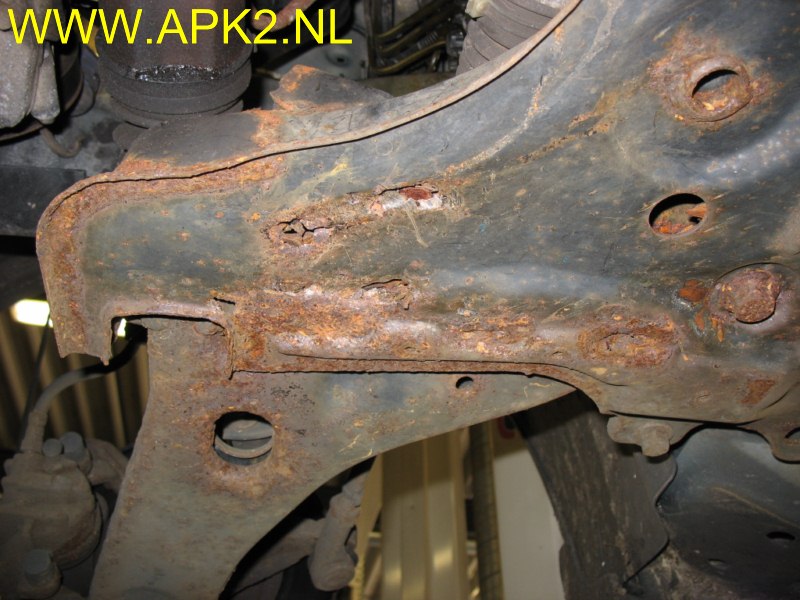 Foto´s Roestschade aab subframe Ford Focus - Auto Advies J.Speksnijder